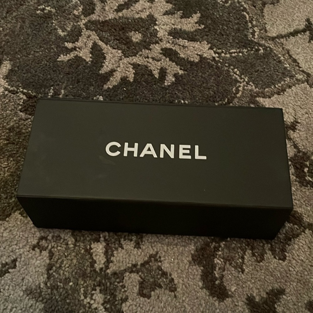 Chanel Black Magnetic Box - Gem
